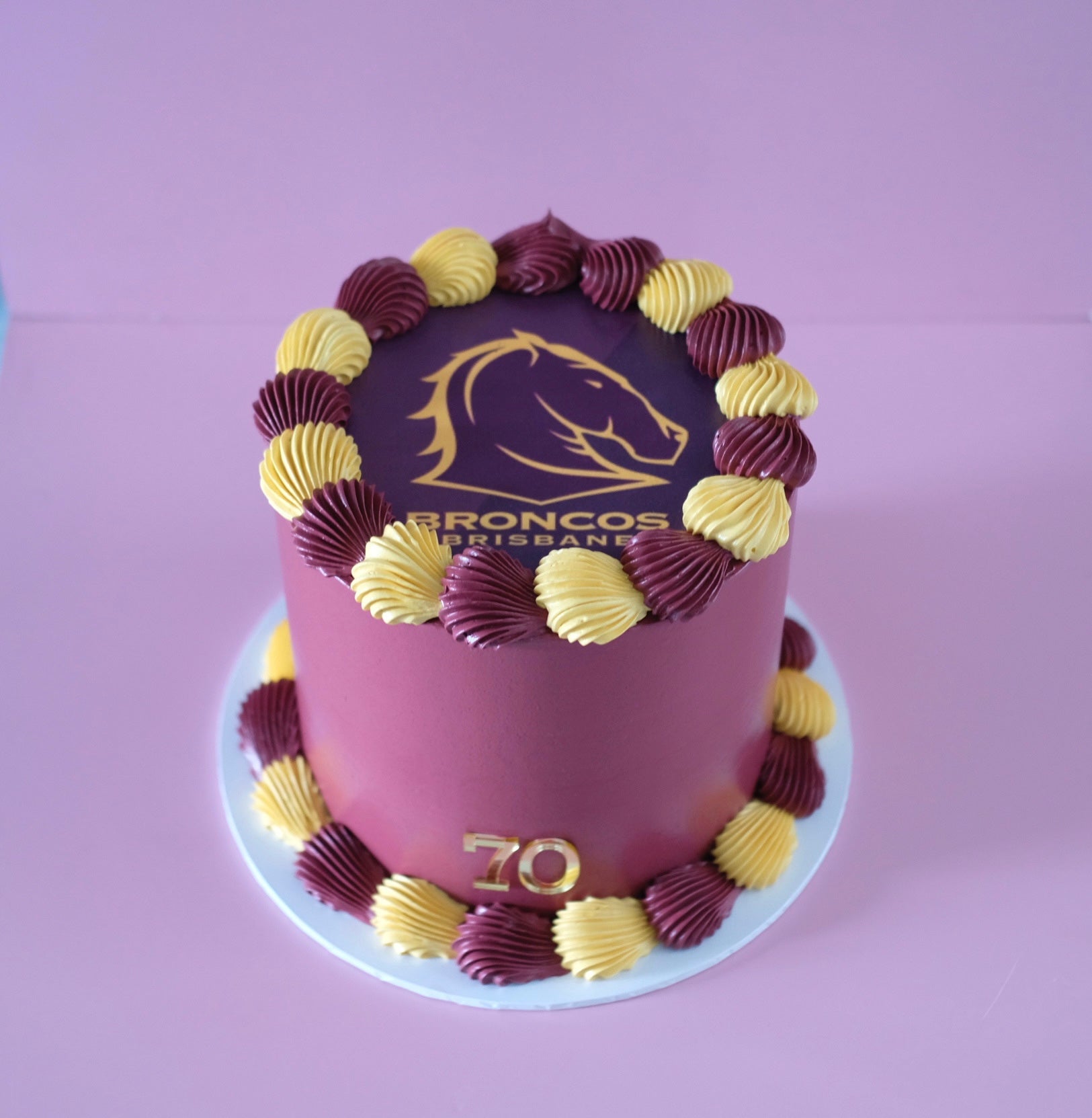 Shop Vintage Round Cake Brisbane Broncos in Brisbane – Annielovescakes